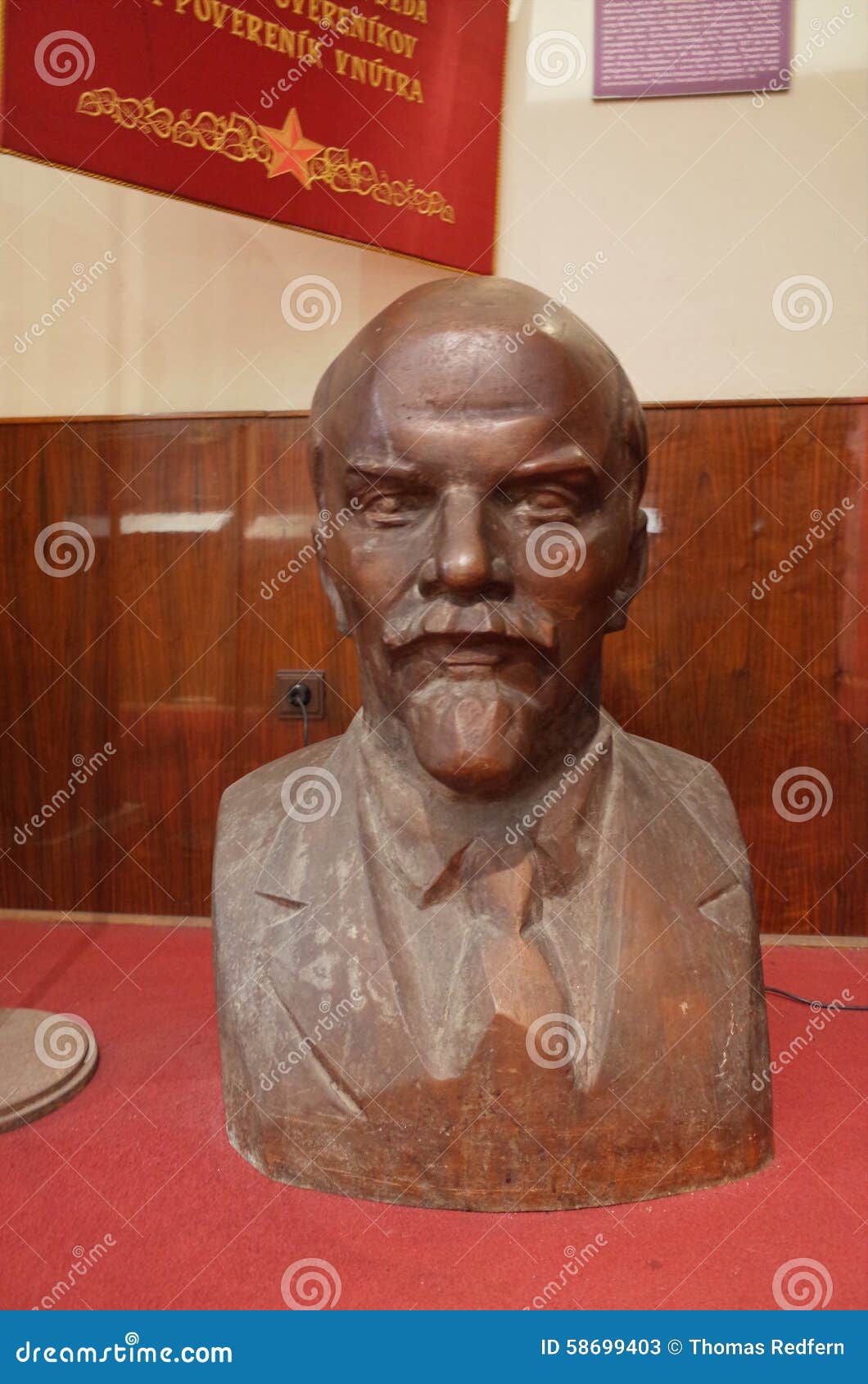 Lenin statue editorial stock photo. Image of sculpture - 58699403