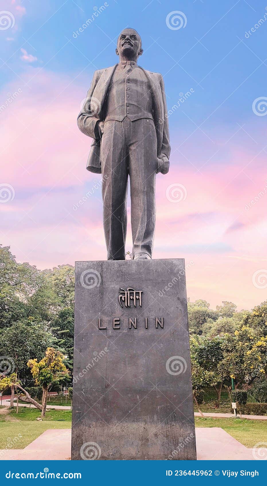 Lenin statue editorial photography. Image of statue - 236445962