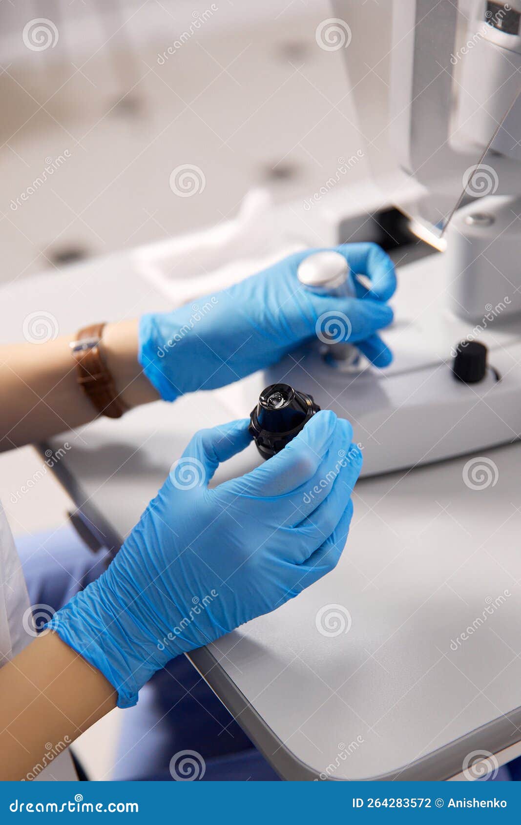 A Lens for the Diagnosis of Vision in the Hands. the Equipment is in ...