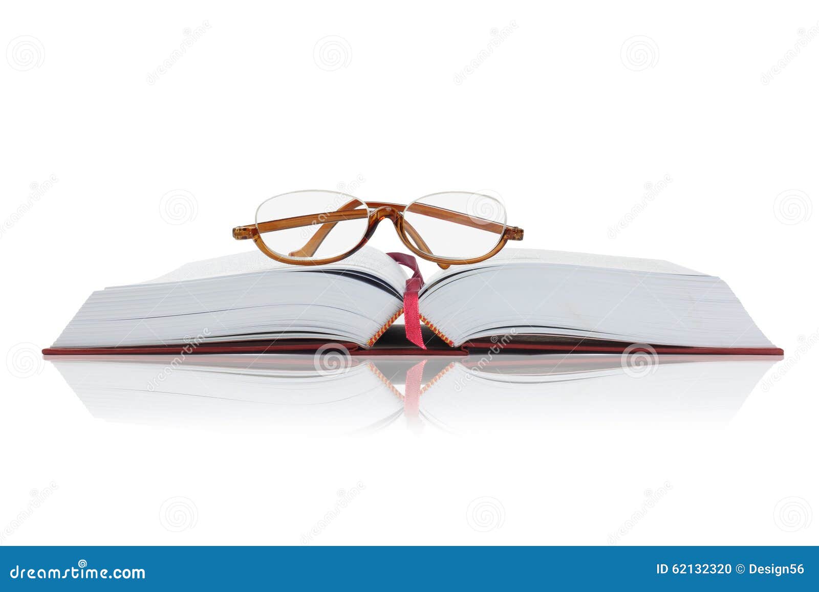 Lentes en el libro abierto foto de archivo. Imagen de blanco - 62132320