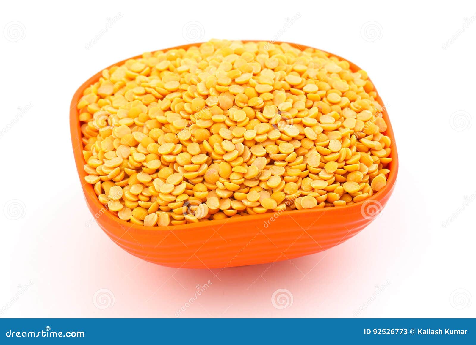 Lenticchie gialle immagine stock. Immagine di sfondo - 92526773