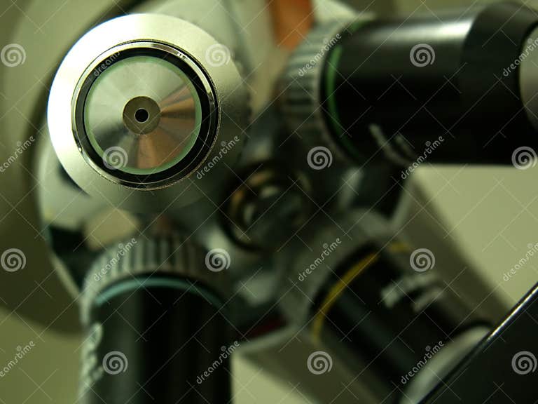 Lentille De Microscope De Laboratoire Image stock - Image du ...