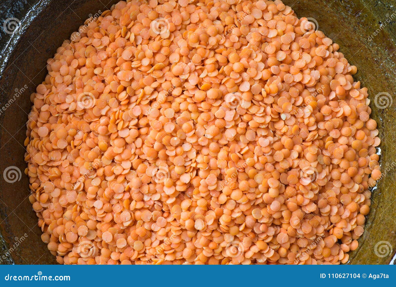 Lentille Rouge Dans La Cuvette D'argile Photo stock - Image du homemade ...