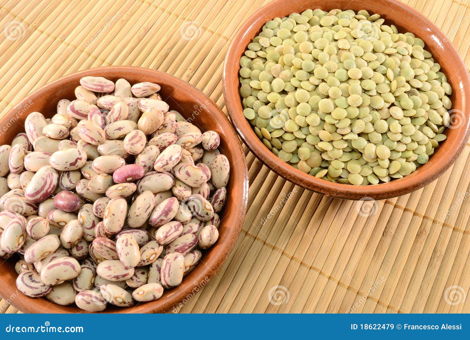 Lentilles et haricots secs image stock. Image of horizontal - 18622479