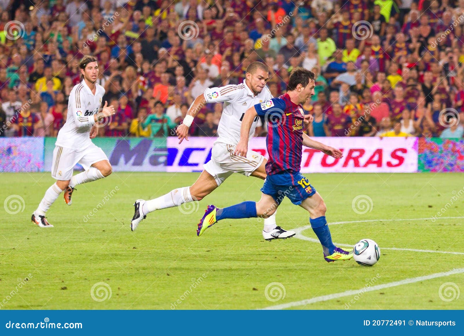 Leo Messi and Pepe in Action Editorial Photo - Image of star, super ...