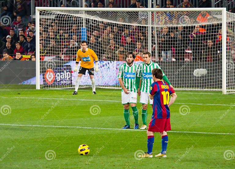 Leo Messi Shooting a Free Kick Editorial Stock Image - Image of stadium ...