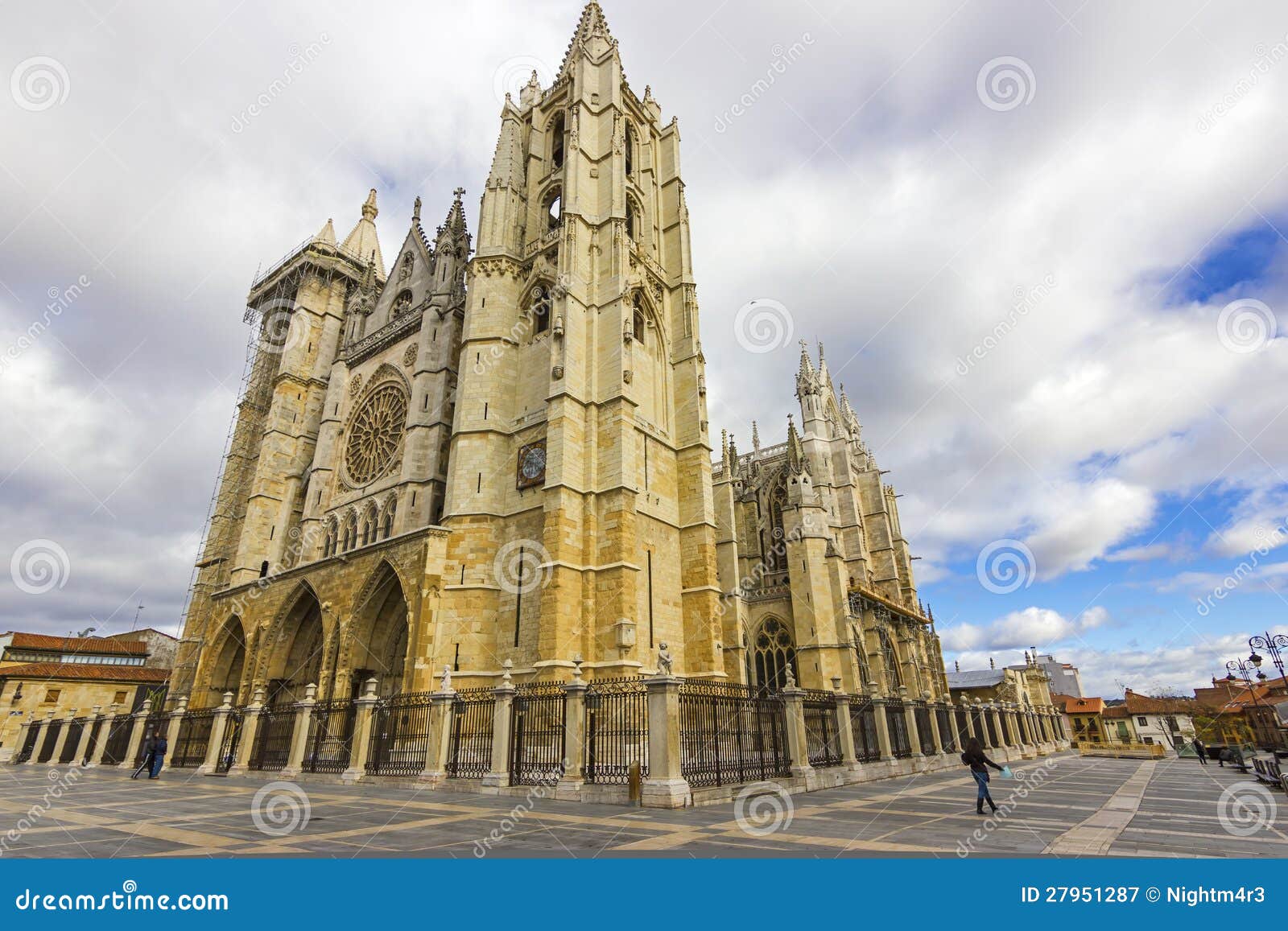 Leon Cathedral Royalty-Free Stock Photography | CartoonDealer.com #27951287