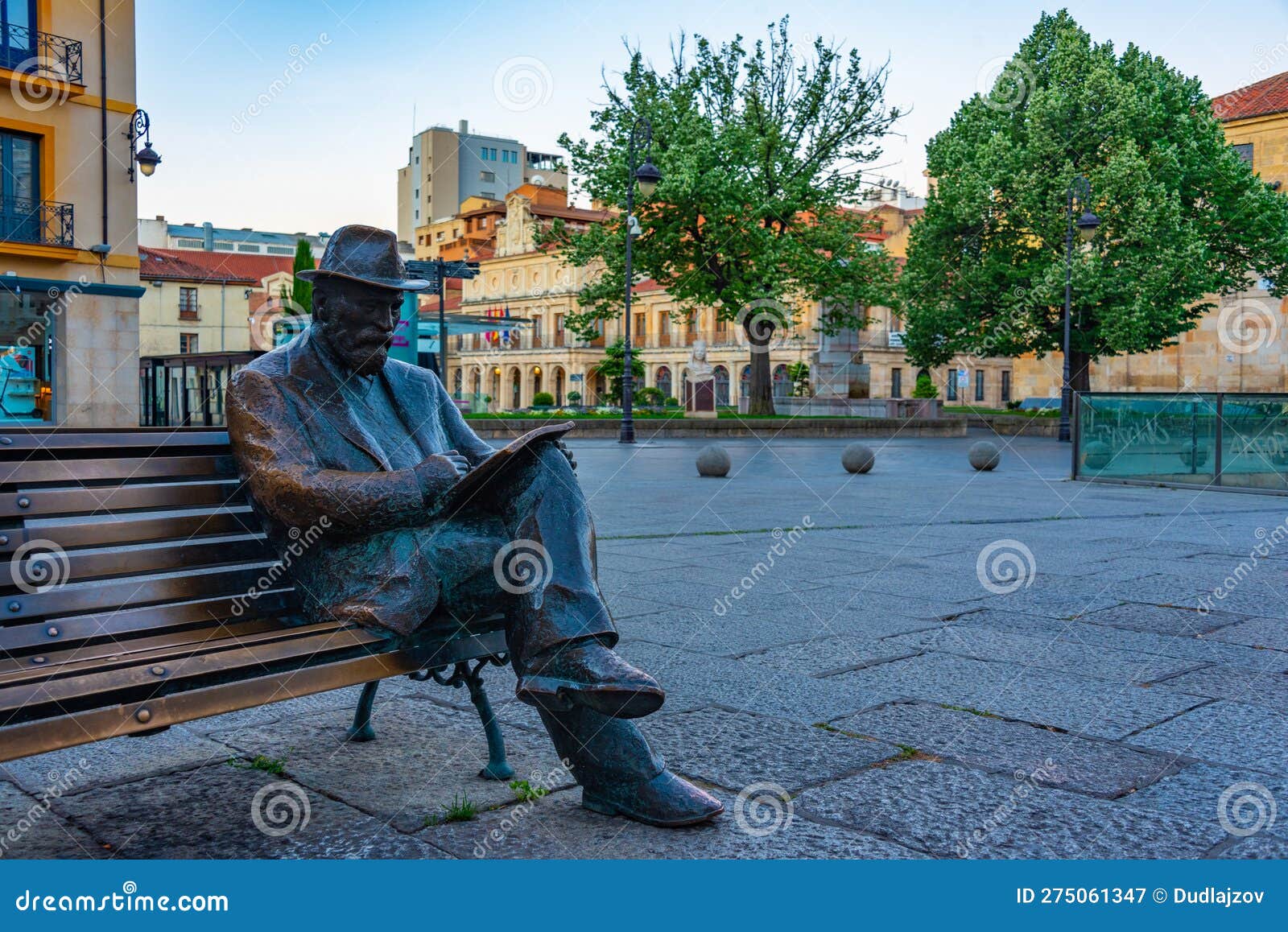 Statue of Antoni Gaudi in Leon, Spain Editorial Photography - Image of ...