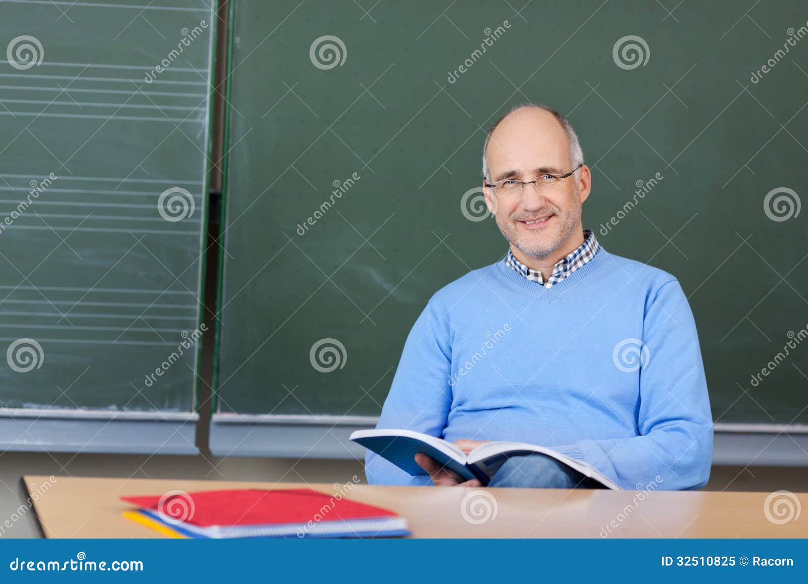 Leraar Die Een Les Voorbereiden Stock Afbeelding - Image of opvoeder ...