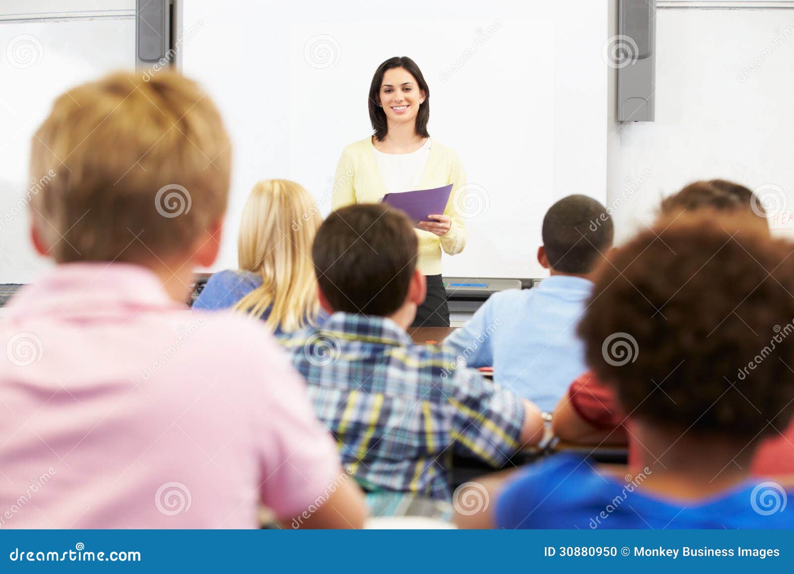 Leraar Standing in Front of Class of Pupils Stock Foto - Image of ...