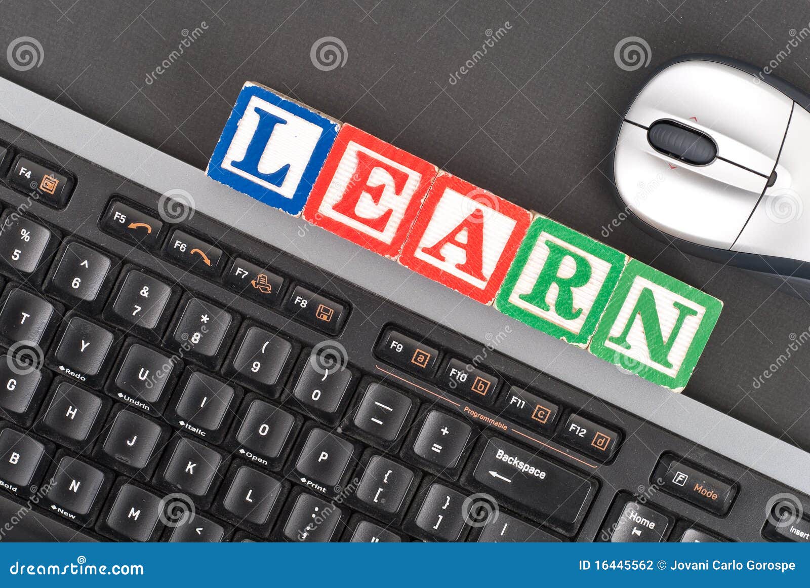 Lernen, Den Computer Zu Benutzen Stockfoto - Bild von quadrat, tasten ...