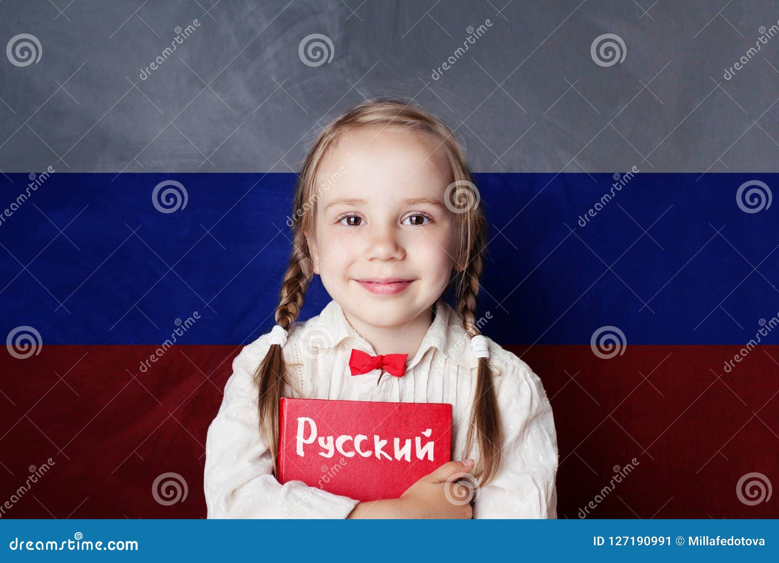 Lernen Sie Russische Sprache Kinderstudentin Mit Buch Stockbild - Bild ...