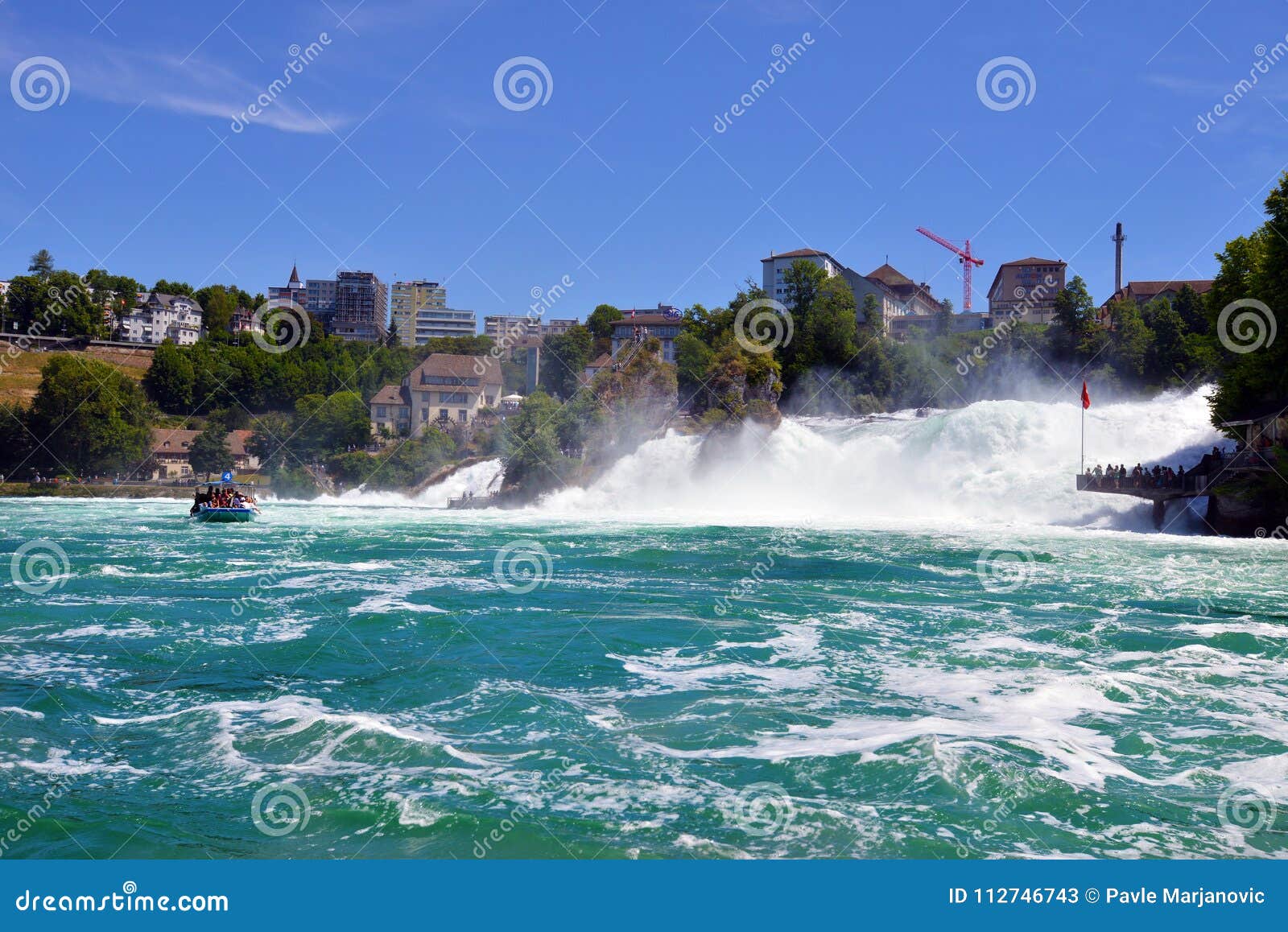 Les Chutes Du Rhin Dans Schaffhausen, Suisse Photo stock éditorial ...