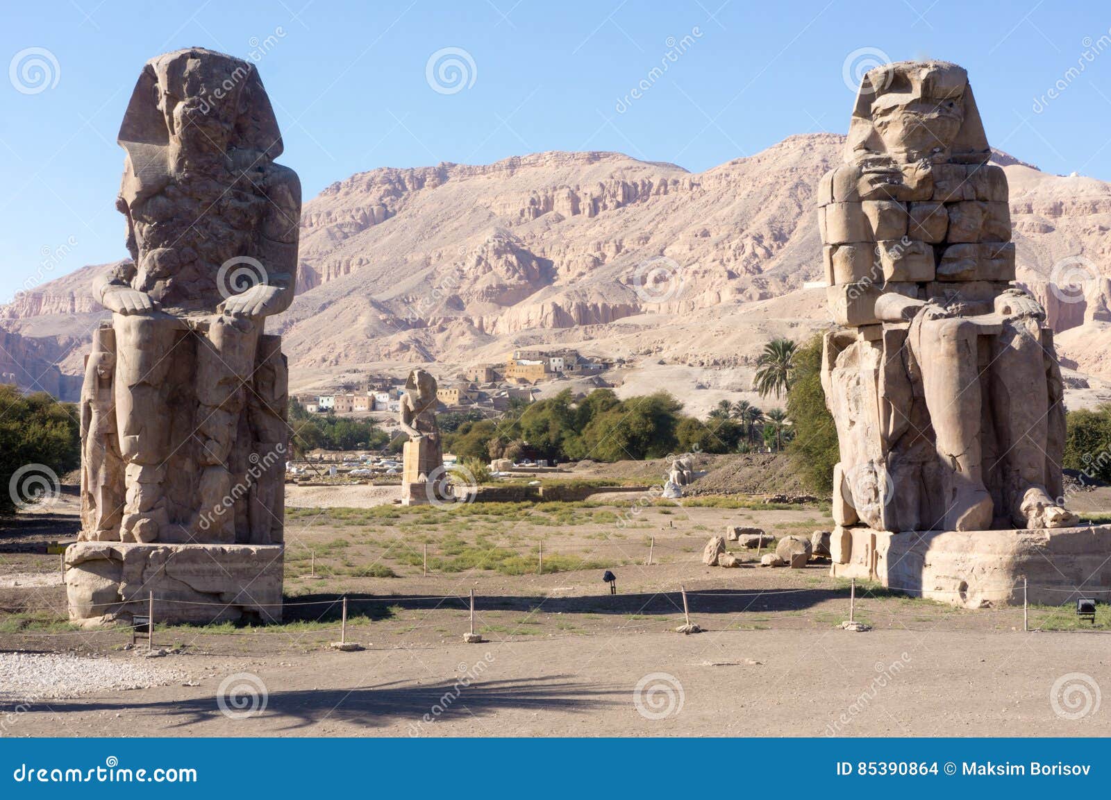 Les Colosses De Memnon Louxor Photo stock - Image du rois, tourisme ...