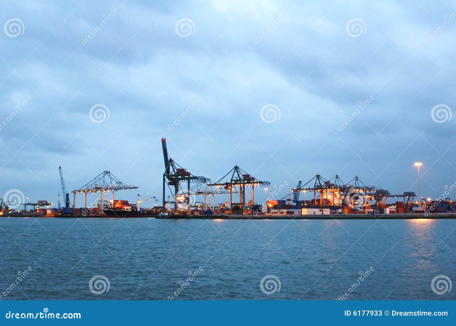 Les Docks De Port De Rotterdam Image stock - Image du fleuve, port: 6177933