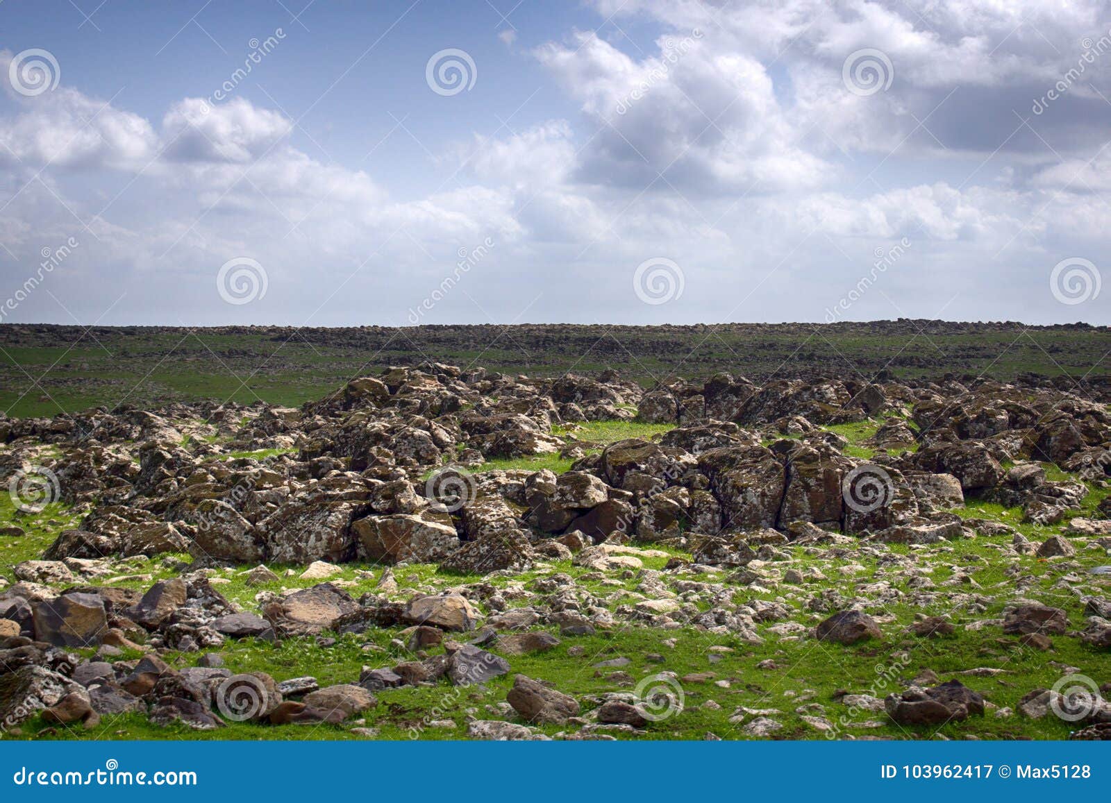 Les Espaces Avec Le Sol Rocheux Pauvre Image stock - Image du pierre ...