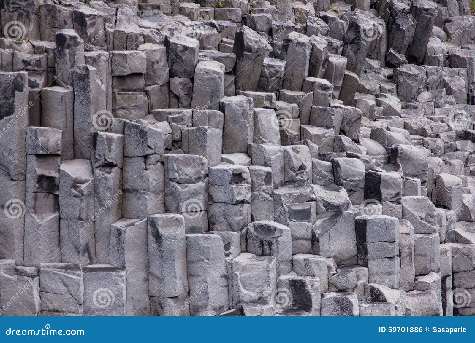 Les Falaises De Basalte Avec La Formation De Roche Peu Commune Photo ...