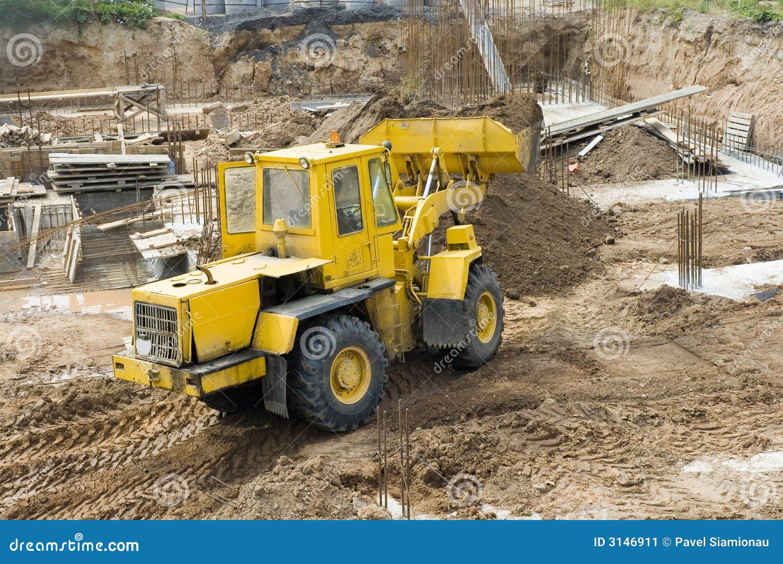 Les fouilles de drague image stock. Image du griffe, bouteur - 3146911