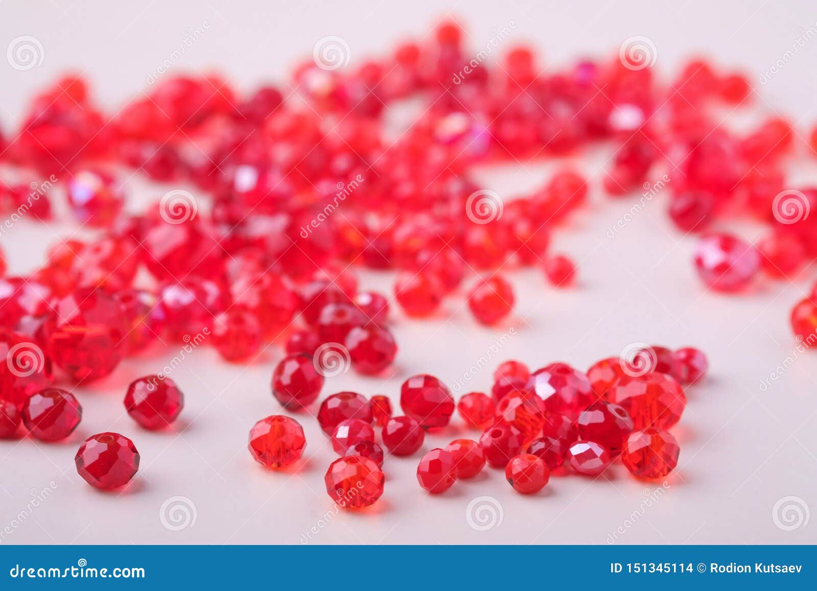 Les Gemmes De Bijoux Perle La Couleur Rouge Photo stock - Image du ...