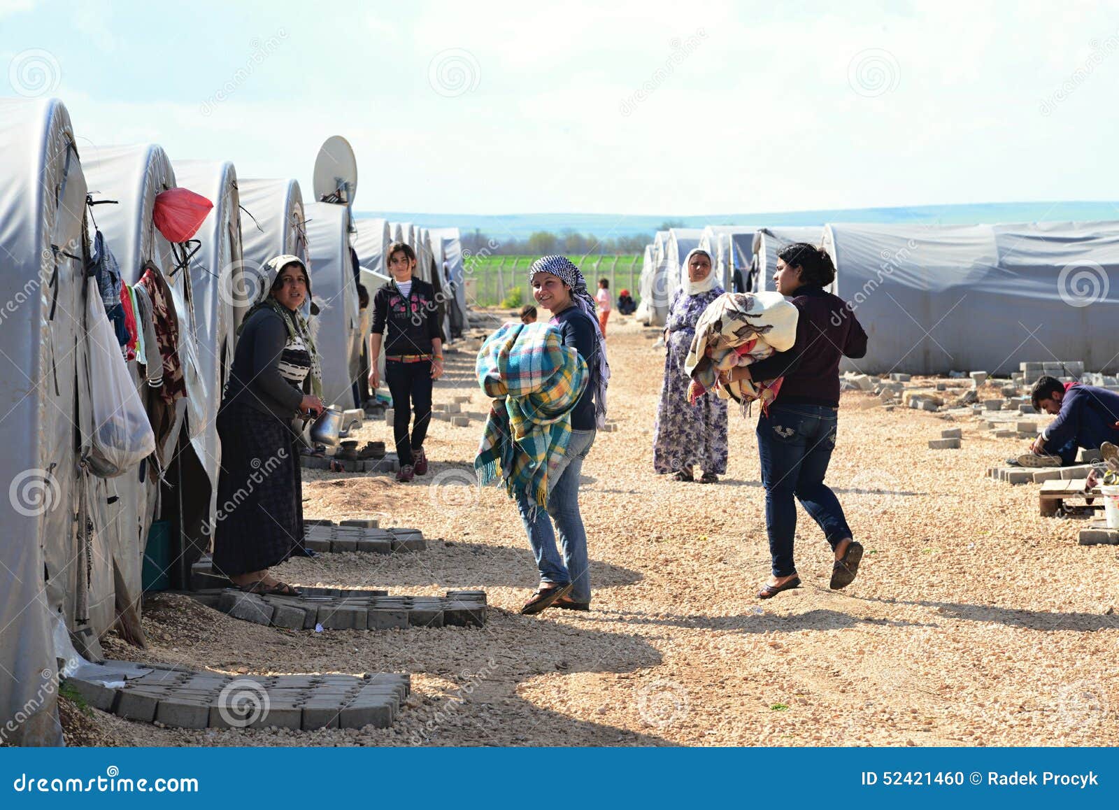 Les Gens Dans Le Camp De Réfugié Image éditorial Image Du Réfugié