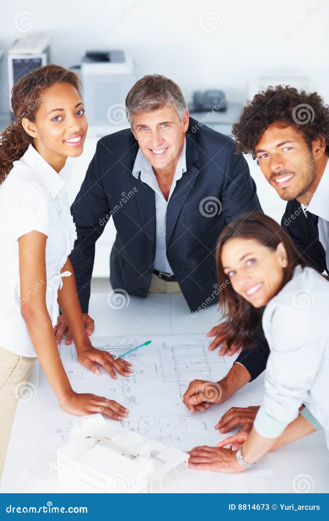 Les Gens Projettent Fonctionner Ensemble Image stock - Image of ...