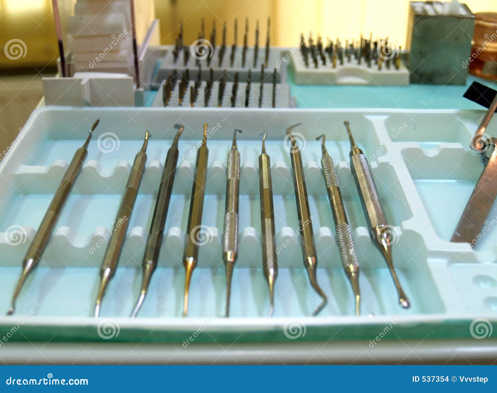 Les Instruments Du Dentiste Photo stock - Image du illustration ...