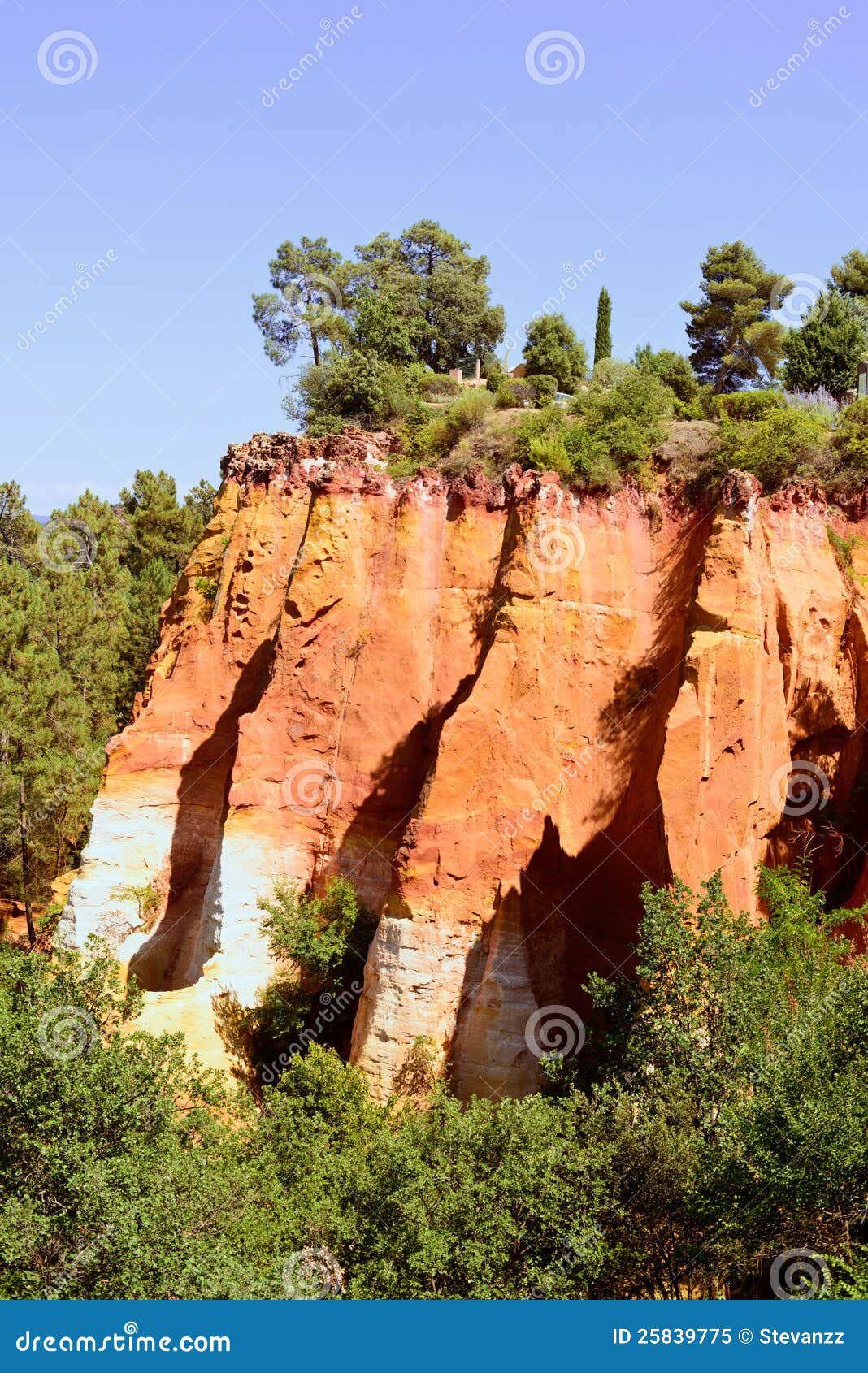 Les Ocres Du Roussillon, Rode Rots. De Provence Stock Afbeelding ...