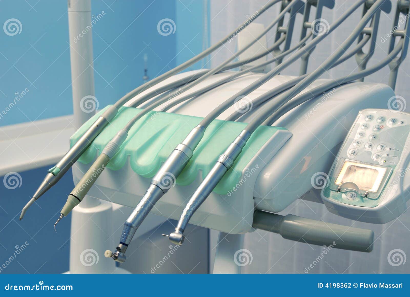 Les outils du dentiste photo stock. Image du compétence - 4198362