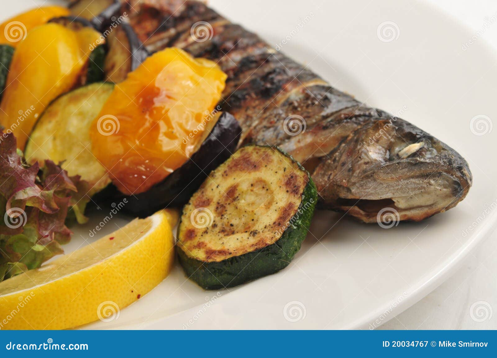 Les poissons frits image stock. Image du repas, sain - 20034767