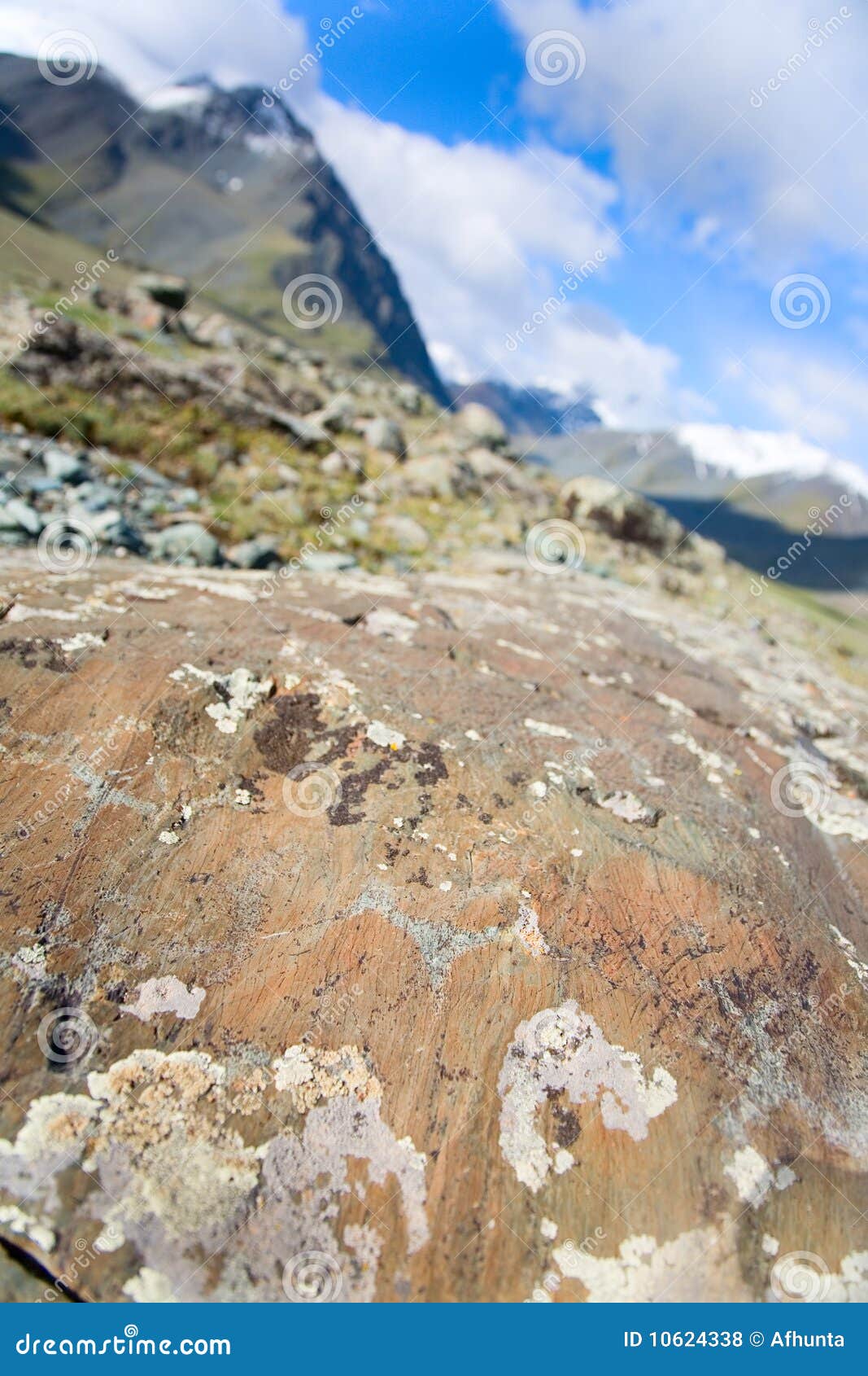 Les Retraits Antiques Sur Des Roches Altai Photo stock - Image du ...