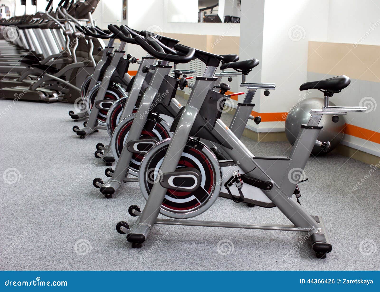 Les simulateurs du sport photo stock. Image du bille - 44366426