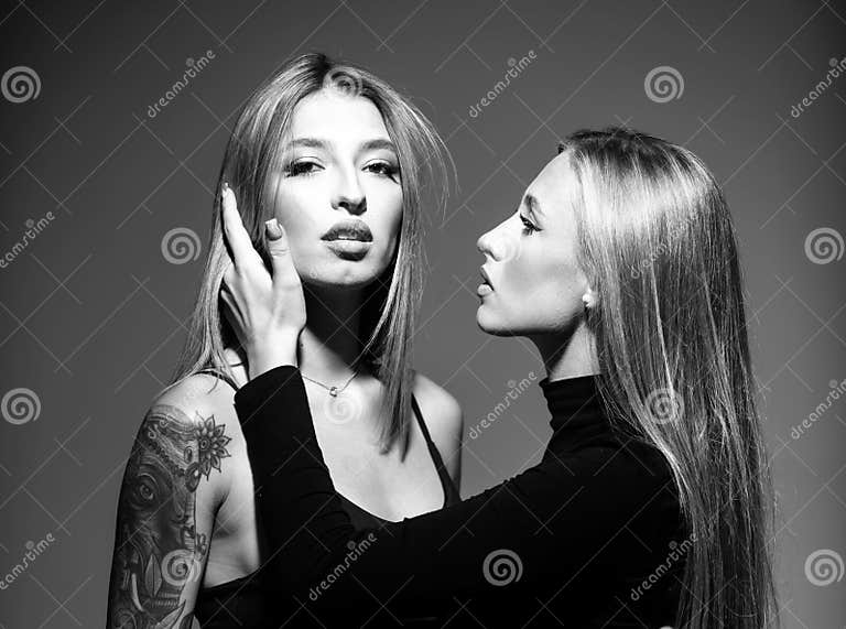 Lesbiennes Lgbt Couple Deux Filles Avec De Beaux Yeux Belles Lèvres