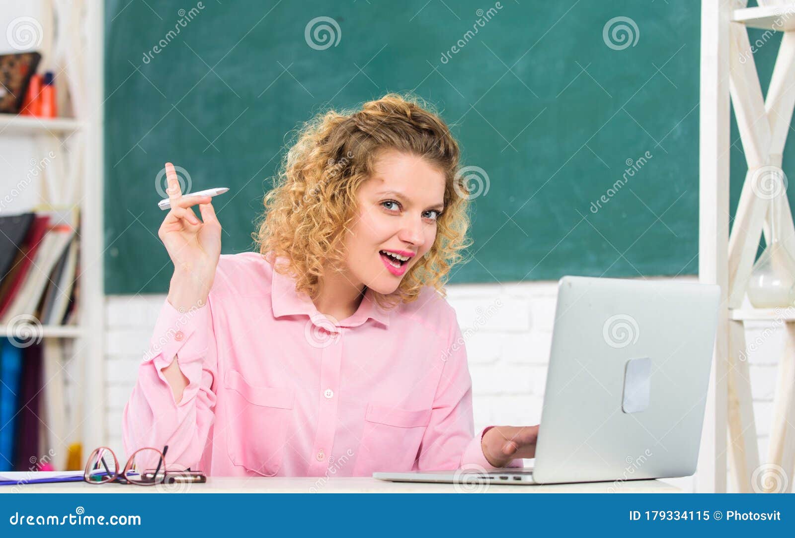 It Lesson with Computer.student Watching Education Tutorials on Digital ...