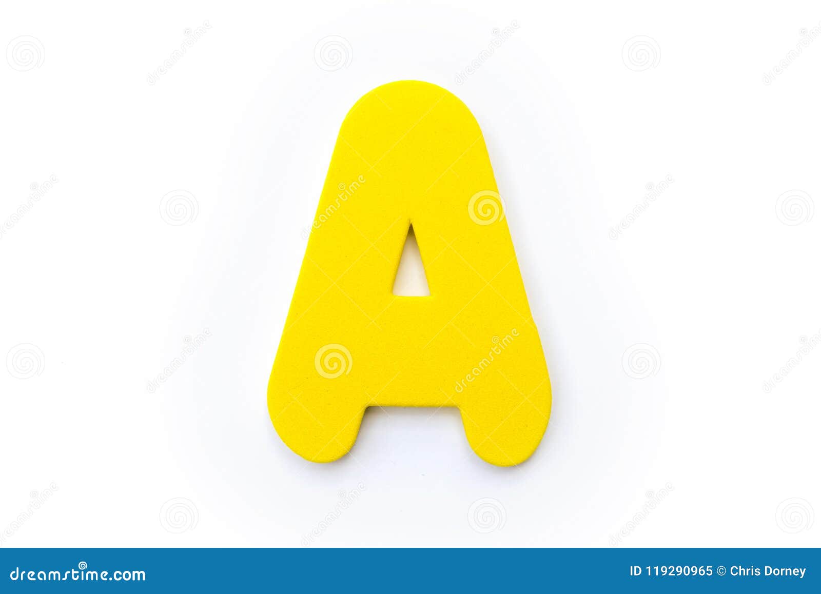 Letra amarela a imagem de stock. Imagem de divertimento - 119290965