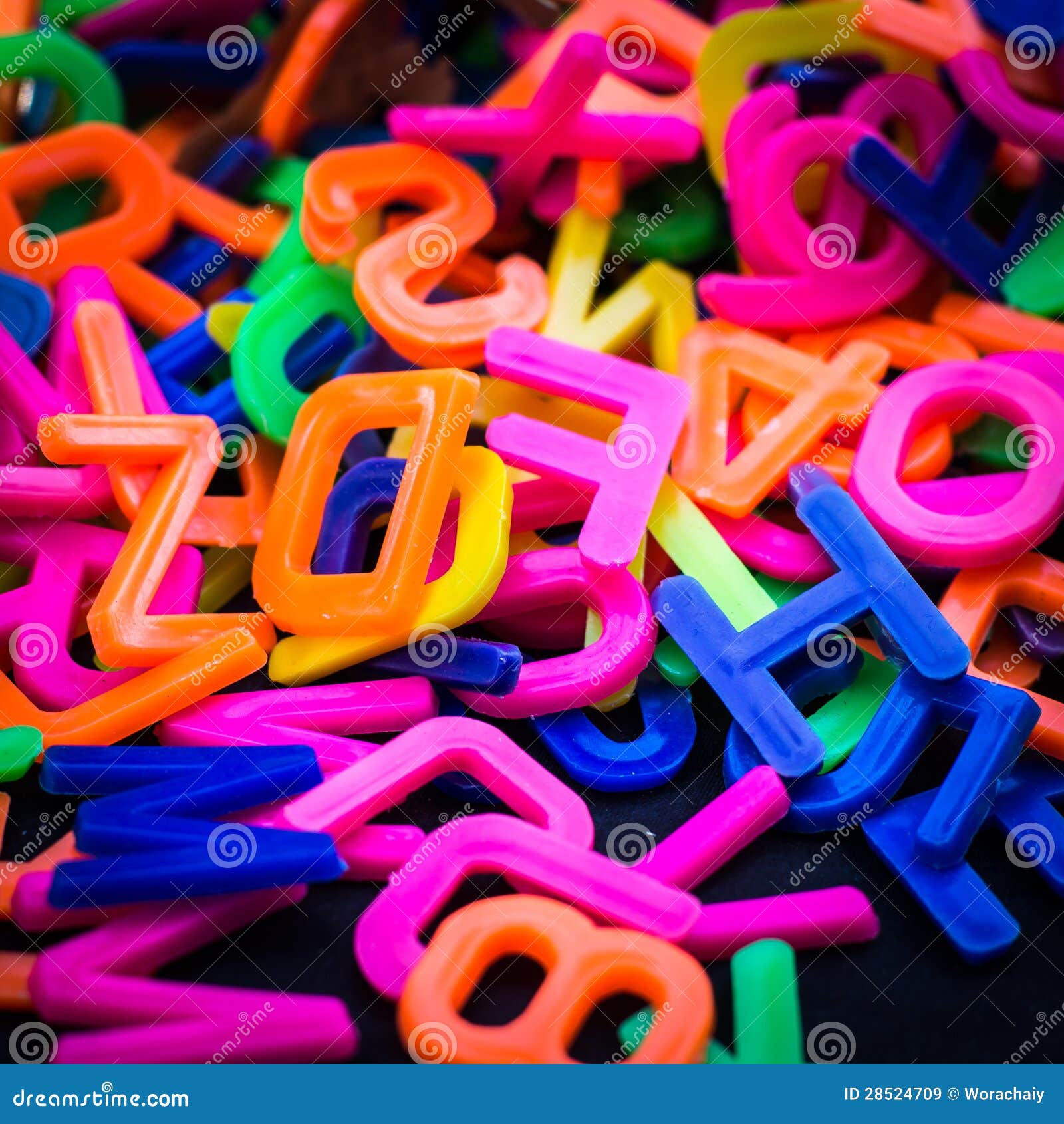 Letra da cor imagem de stock. Imagem de alfabeto, arte - 28524709