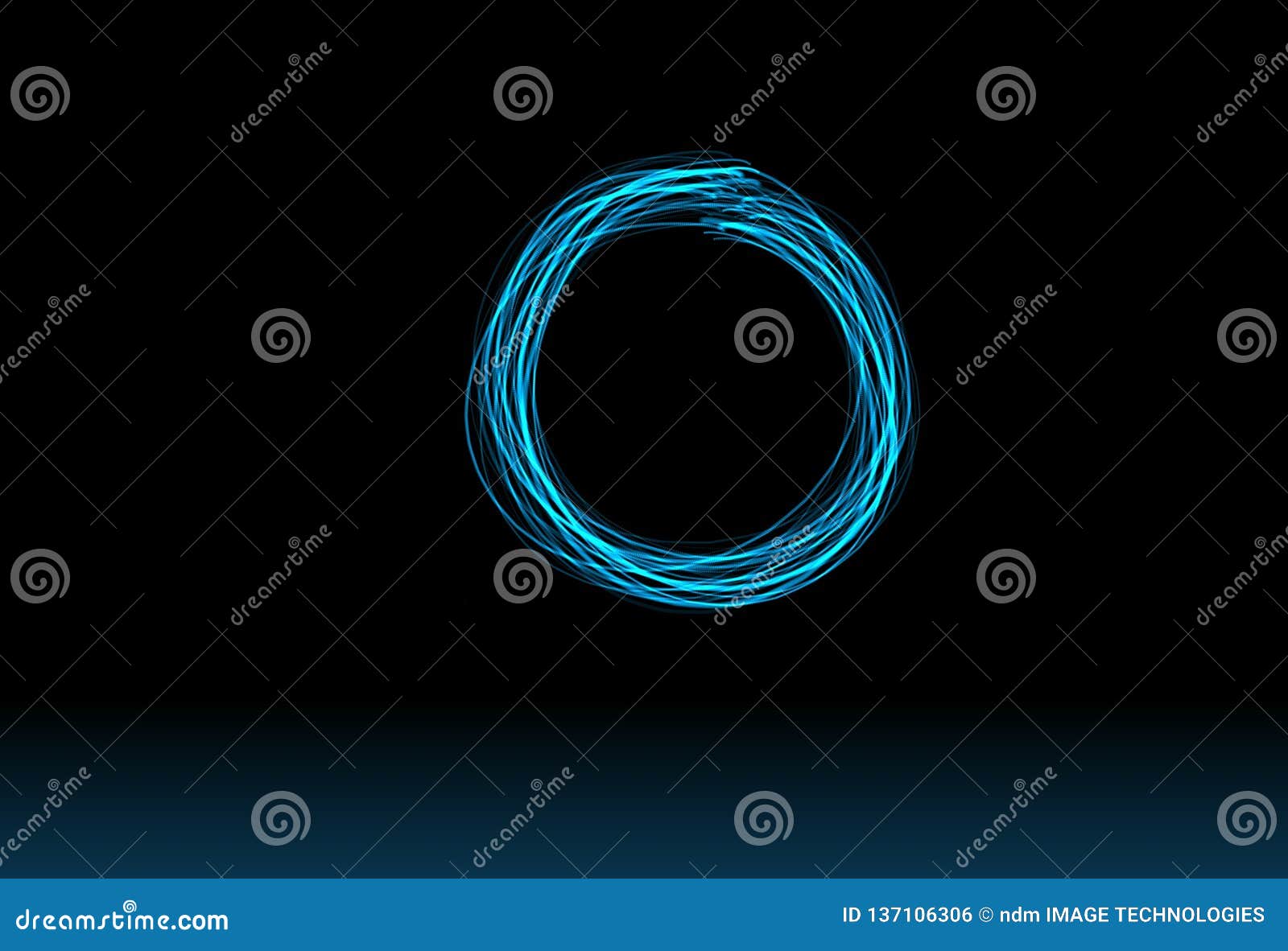 Letra O no fundo preto ilustração stock. Ilustração de fulgor - 137106306