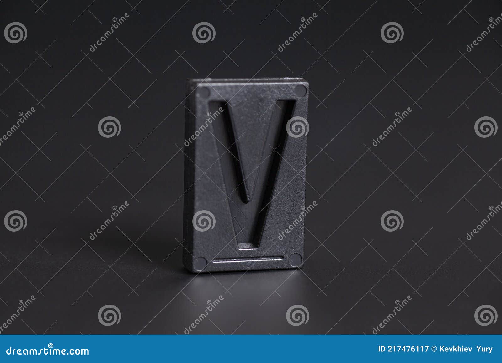 Letra Press V Sobre Fondo Negro Imagen de archivo - Imagen de alfabeto ...