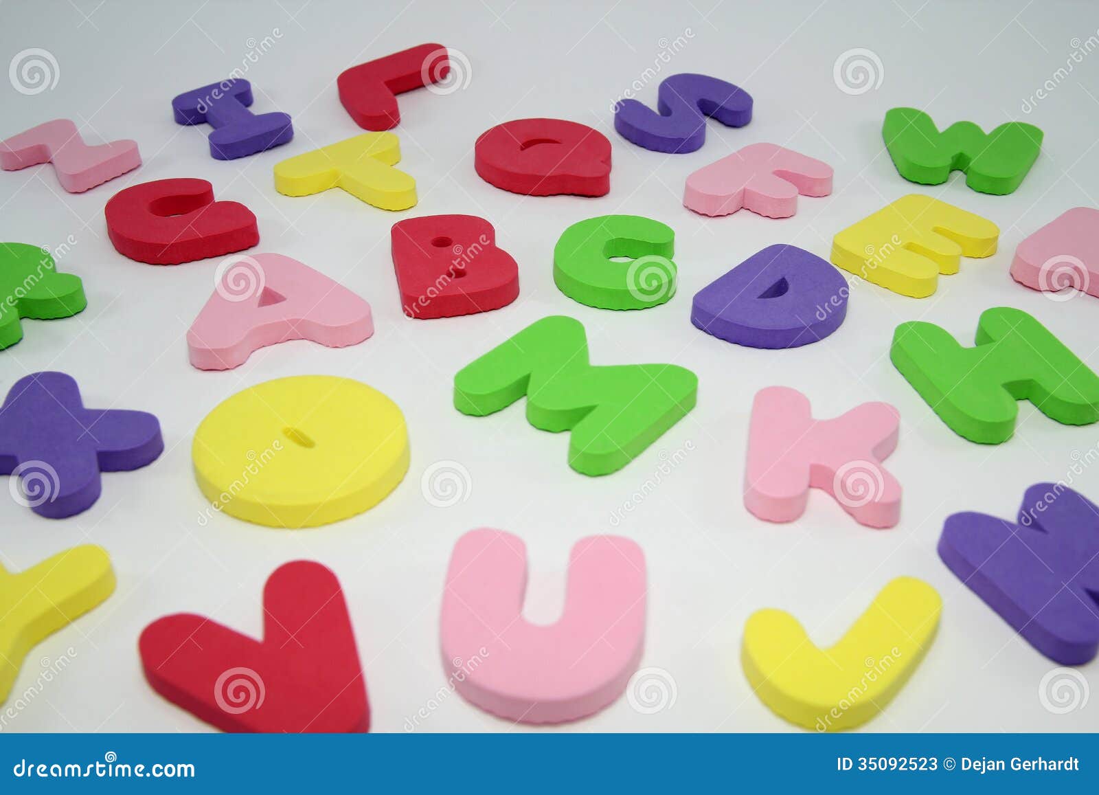 Letras coloridas grandes. imagen de archivo. Imagen de creatividad ...