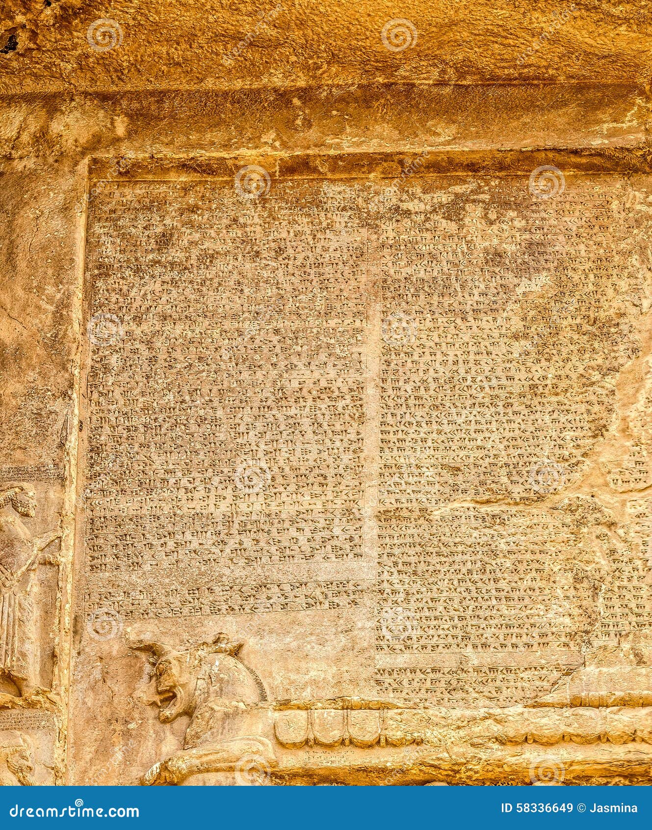 Letras Cuneiformes De Naqsh-e Rustam Imagen de archivo - Imagen de ...