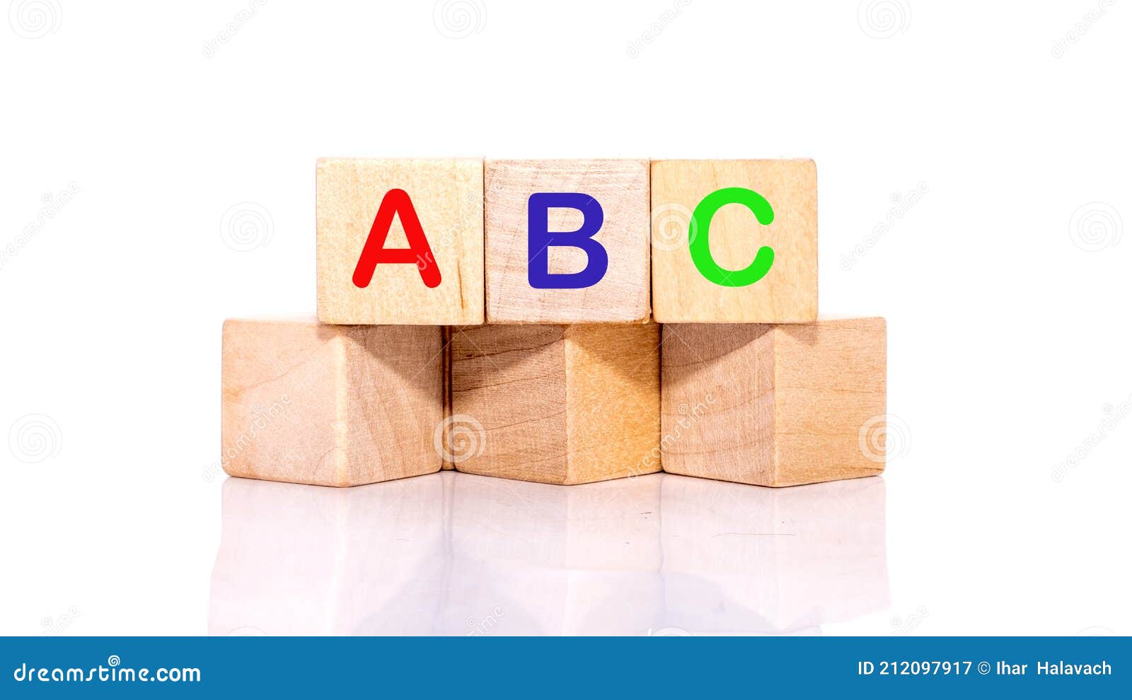 Letras De Cor Abc Em Blocos De Madeira Empilhados Horizontalmente ...