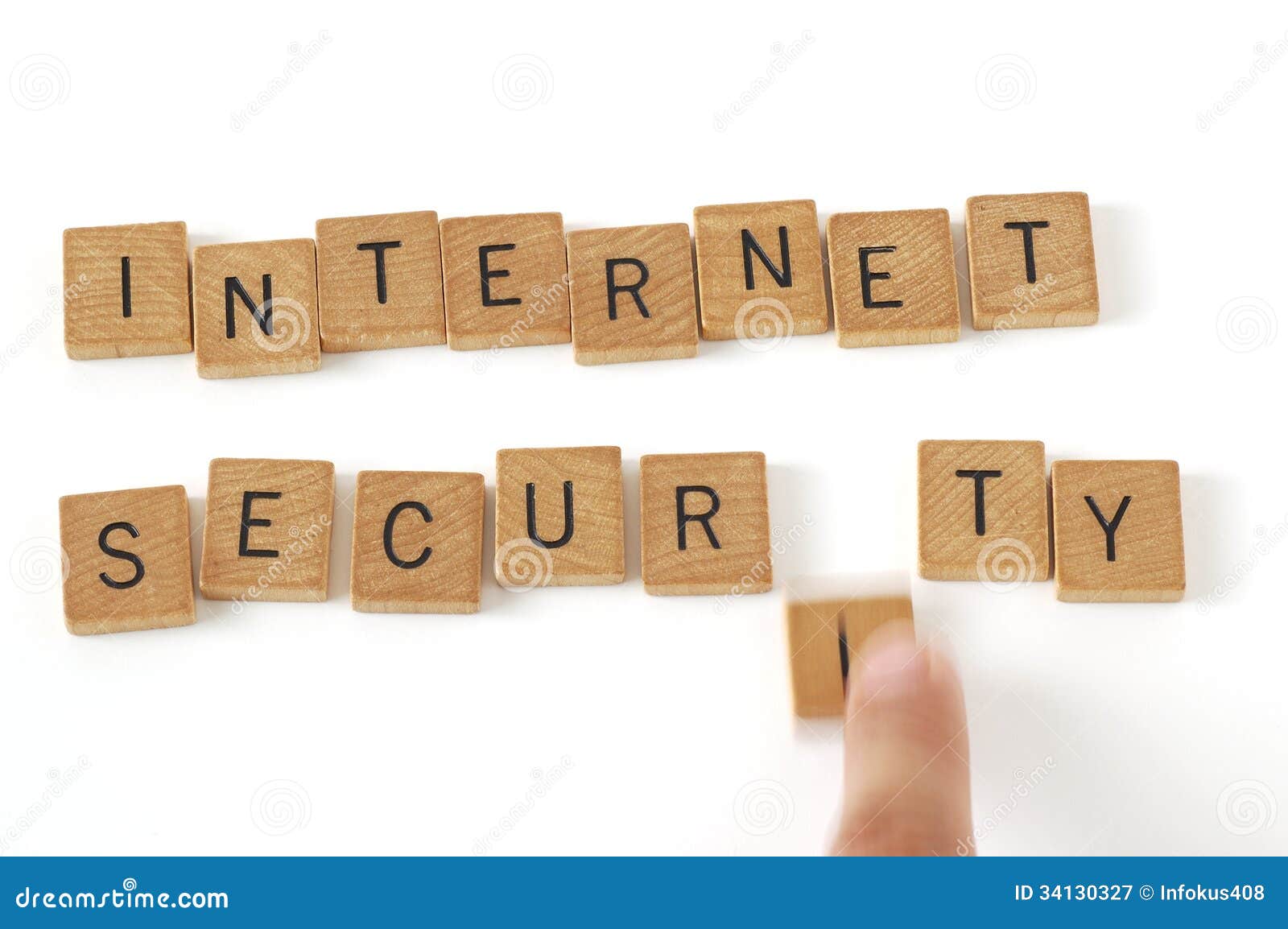 Letras De Madera De La Seguridad De Internet Imagen de archivo - Imagen ...