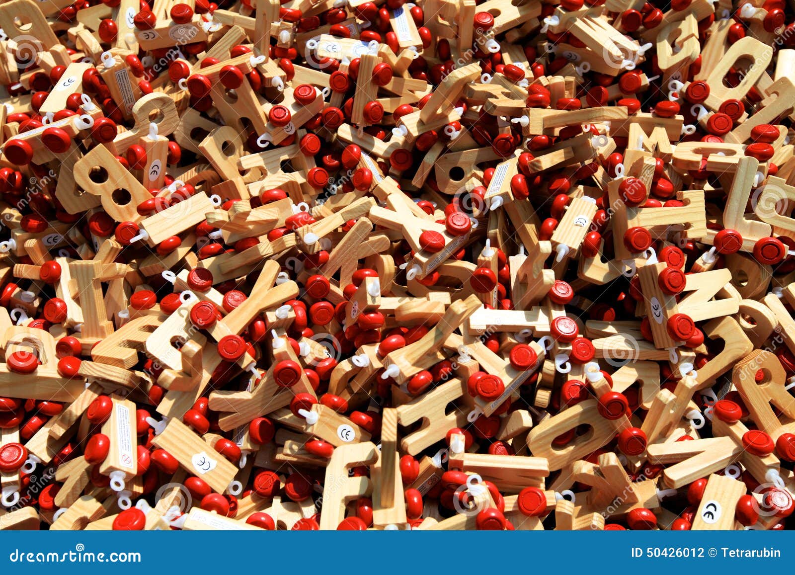Letras De Madera En Las Ruedas Foto de archivo - Imagen de modelo ...