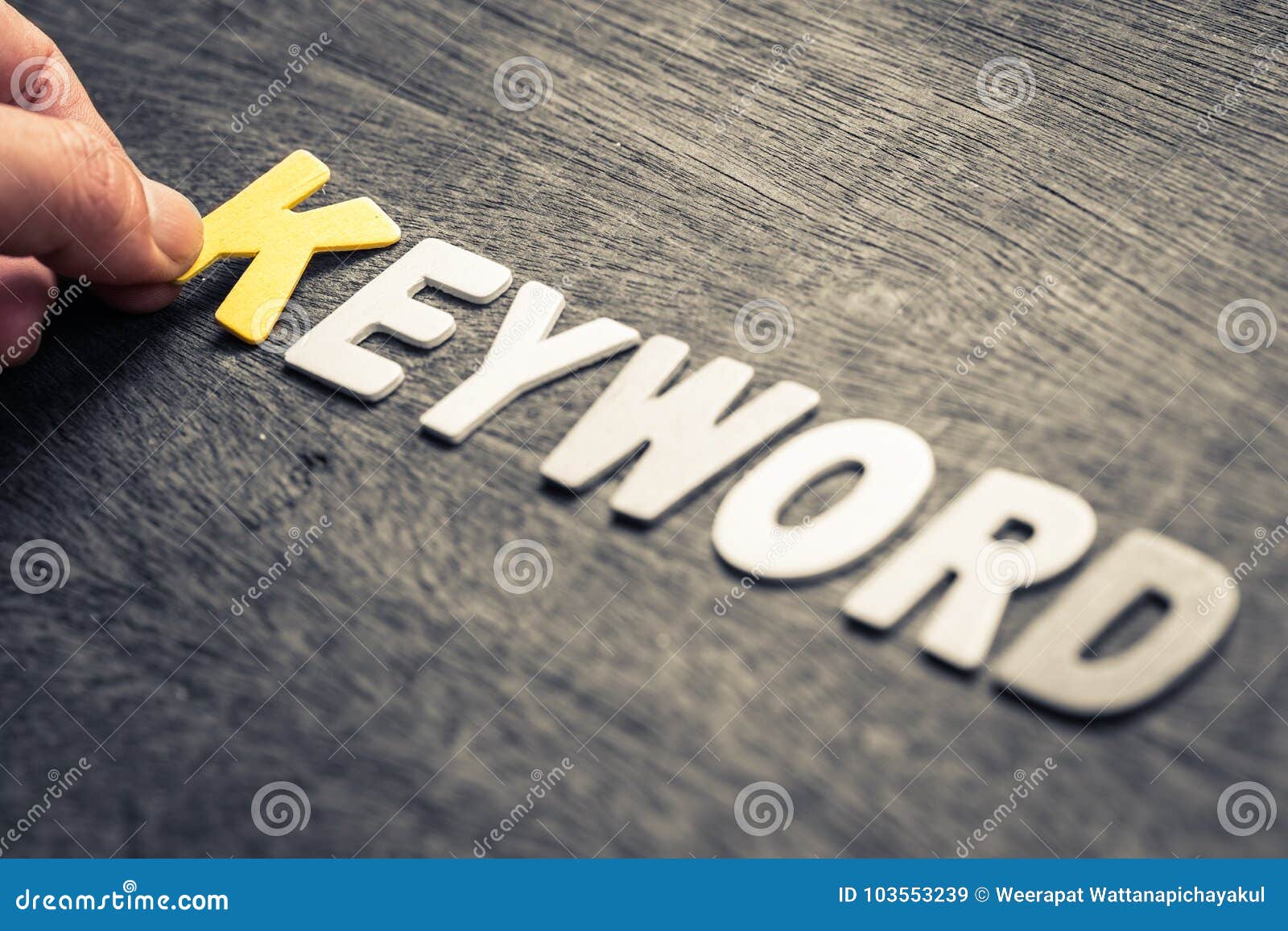 LETRAS DE MADERA DE LA PALABRA CLAVE Imagen de archivo - Imagen de ...