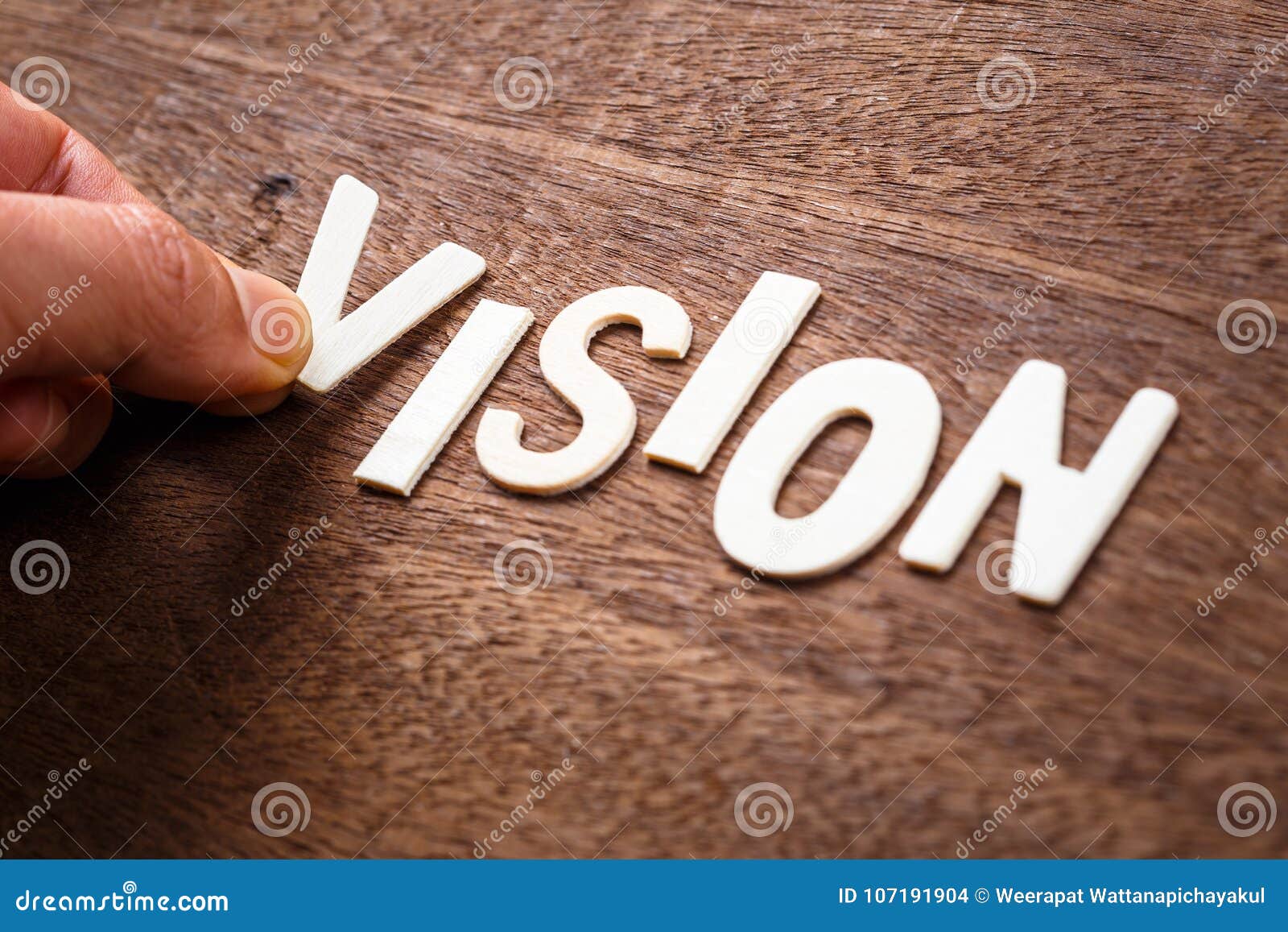 Letras de madera de Vision foto de archivo. Imagen de idea - 107191904