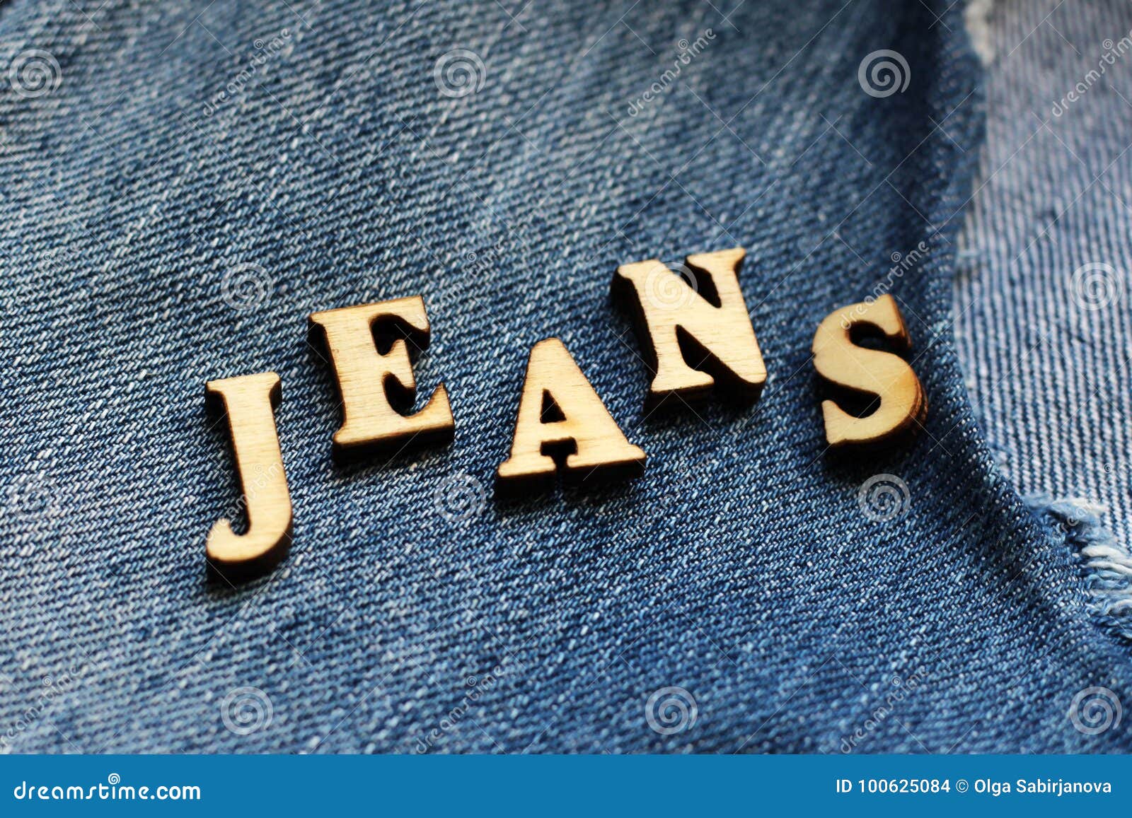 Letras De Madera Y Vaqueros Foto de archivo - Imagen de estilo ...