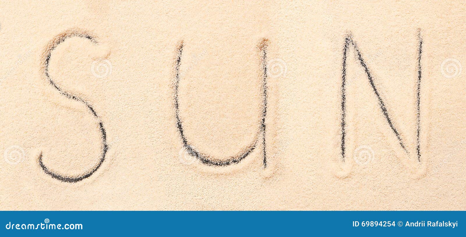 Letras De Sun Dibujadas En La Arena Foto de archivo - Imagen de cierre ...