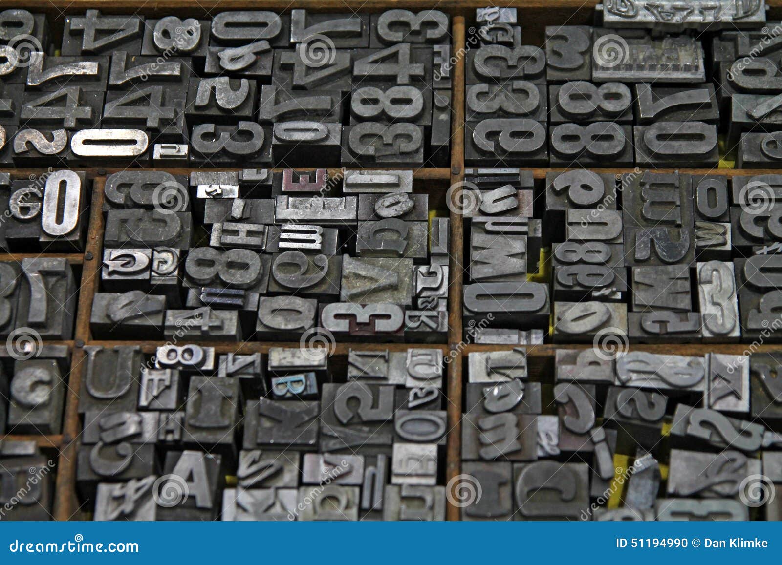 Letras Que Componen Tipo Del Metal Foto de archivo - Imagen de metal ...