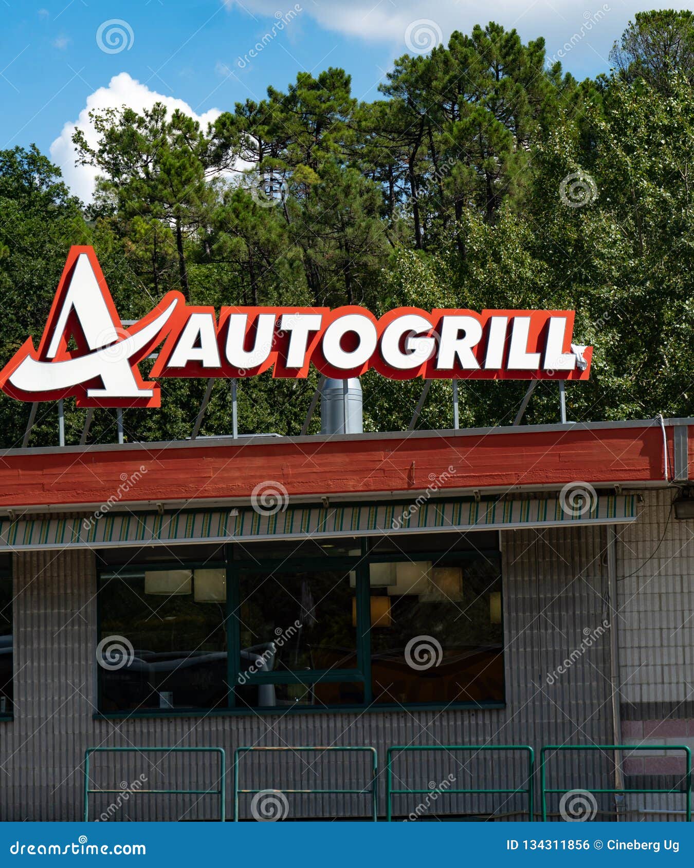 Letrero de Autogrill foto editorial. Imagen de benetton - 134311856