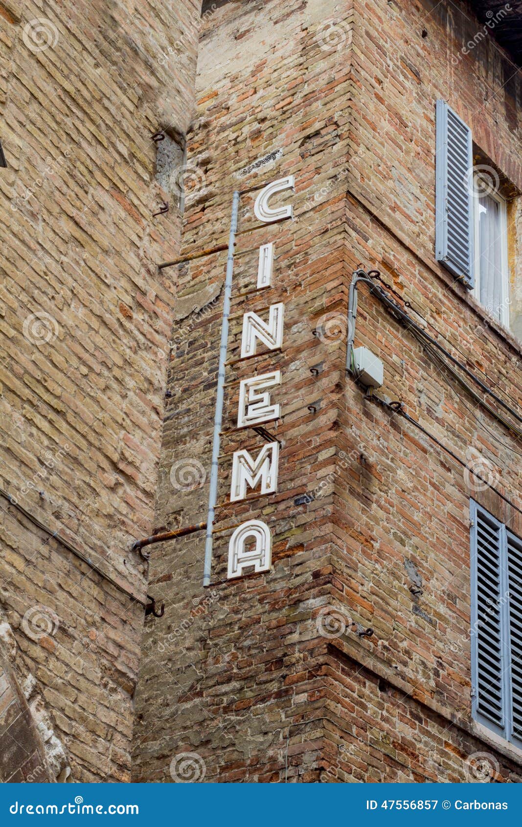 Letrero del cine imagen de archivo. Imagen de exterior - 47556857