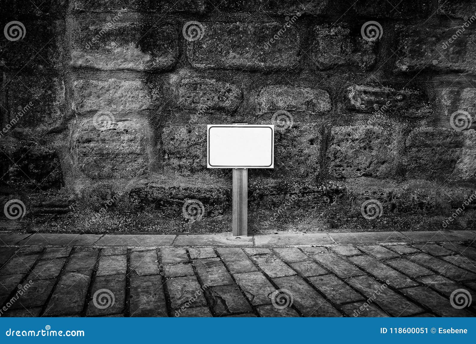 Letrero en blanco imagen de archivo. Imagen de bandera - 118600051